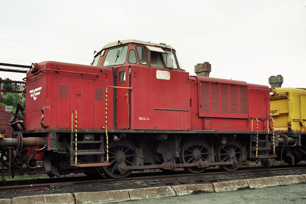 12-006 NSB Di2 ferdigmodell, mellomdesign (Narvik) – Messingmodeller